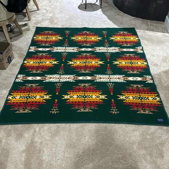 Pendleton | Bedding | Vintage Beaver State Pendleton Wool Navajo Green Gold Red Blanket 77 X 65 ...